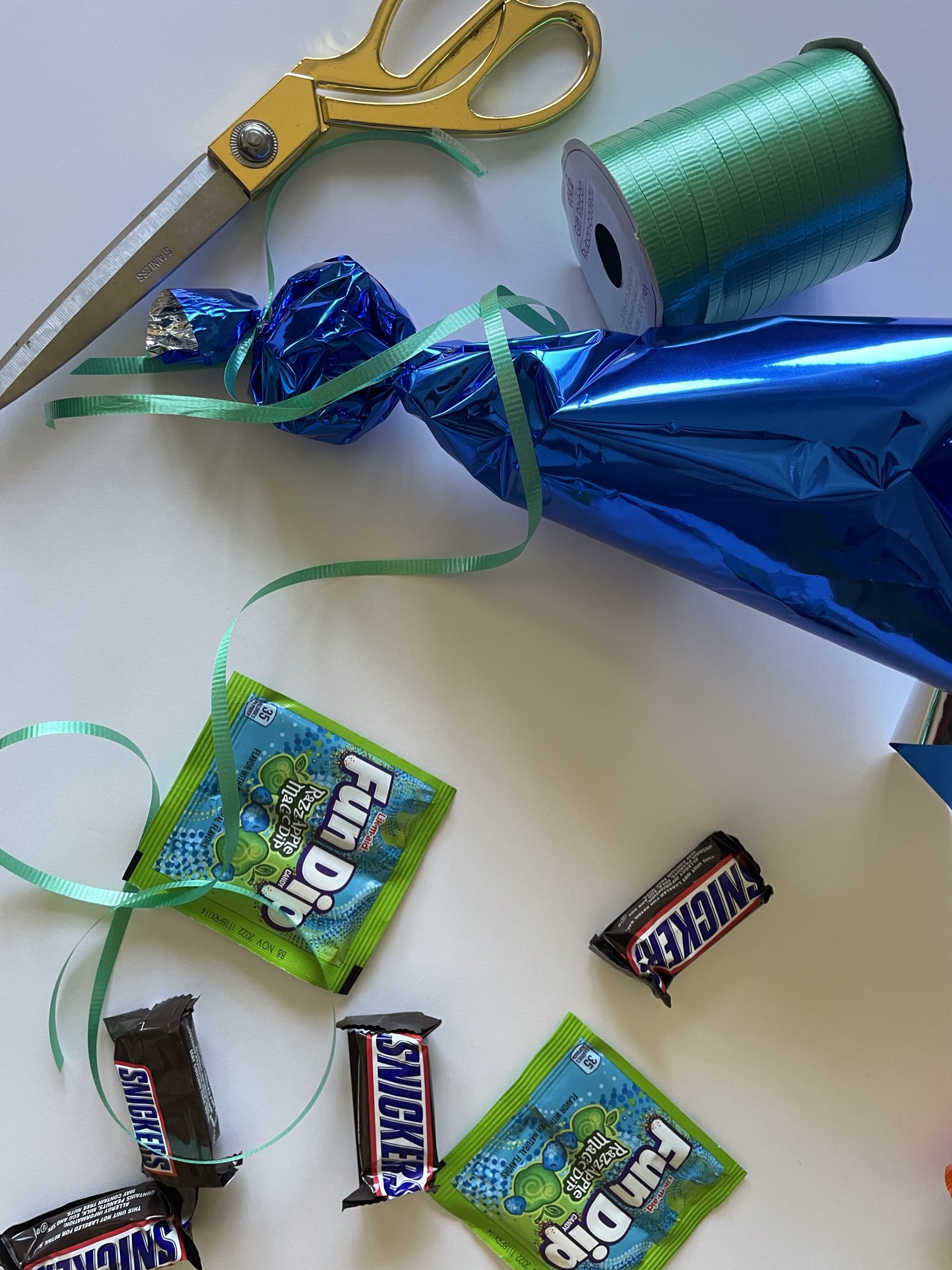 How to Make a DIY Graduation Lei – Canary Jane